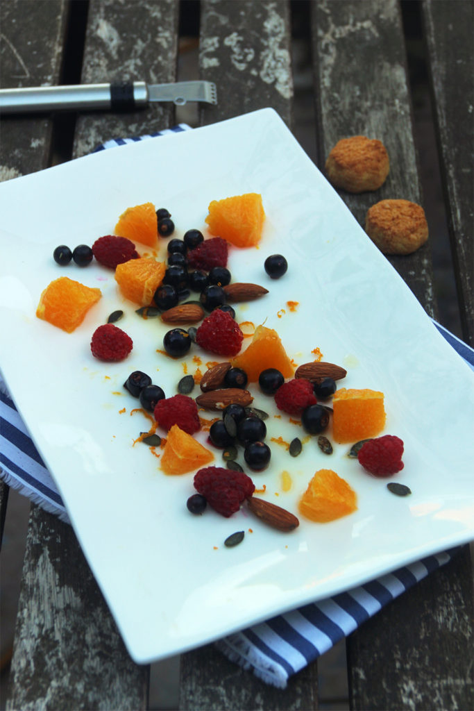 Salade de fruits rouges aux amandes - Not parisienne