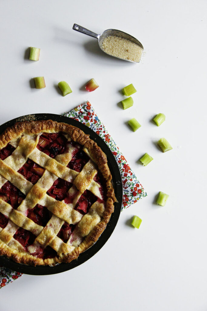 Tourte à la rhubarbe et aux fruits rouges - Not parisienne