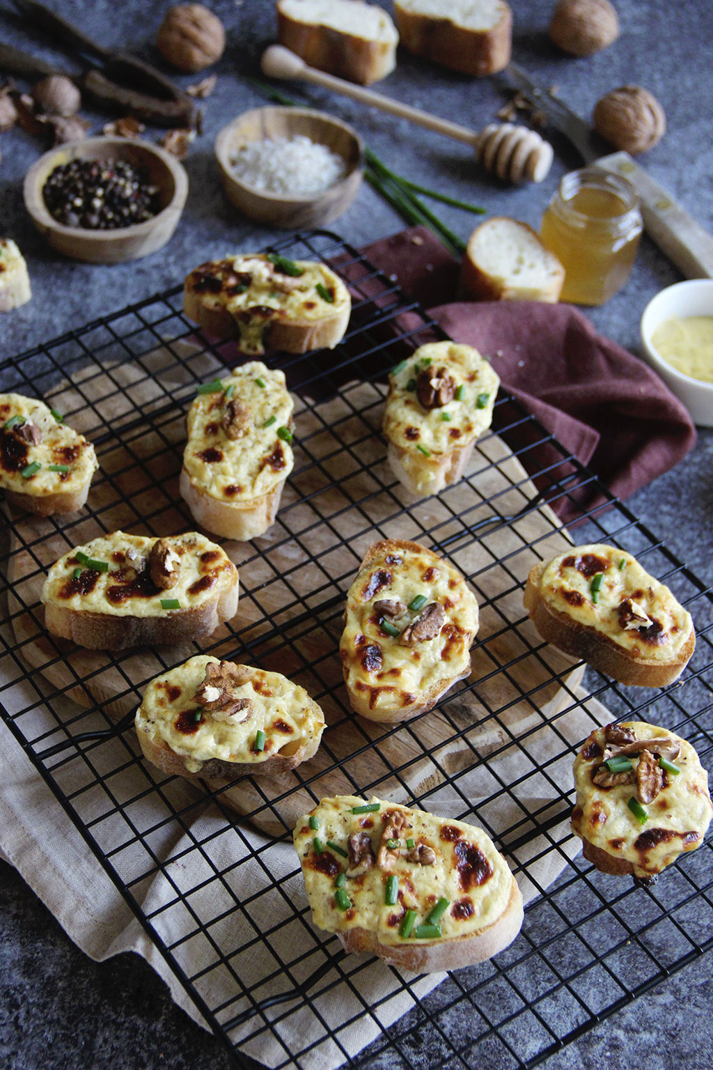 Toasts comté miel noix - Not parisienne