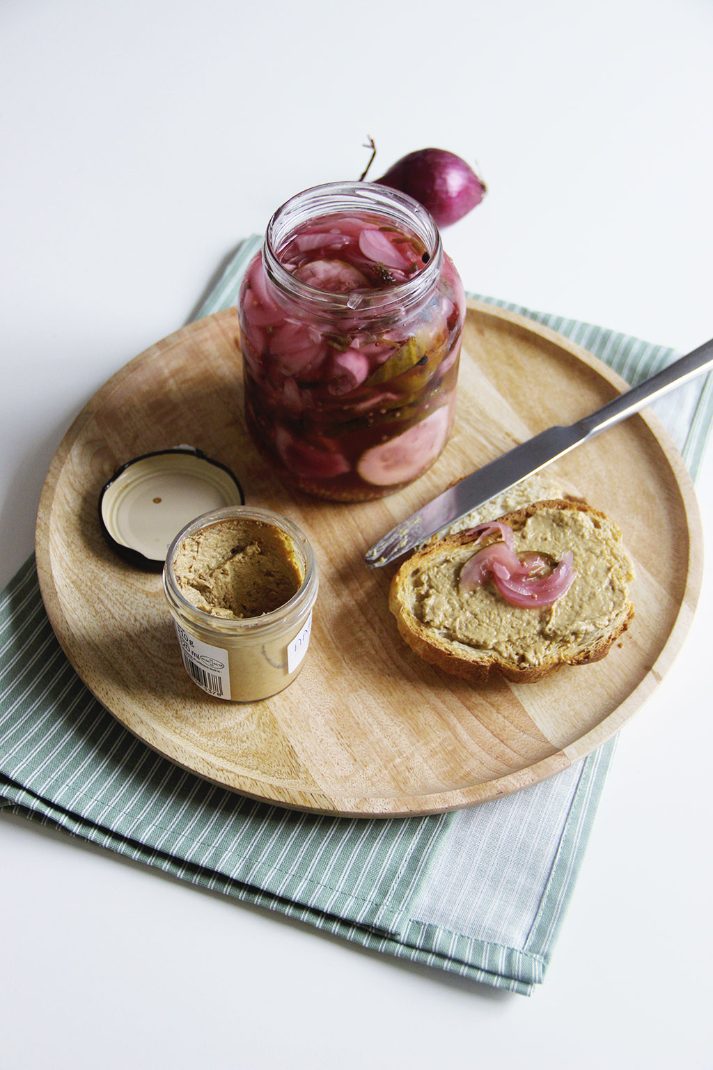 Pickles de concombre et oignon rouge - Not parisienne