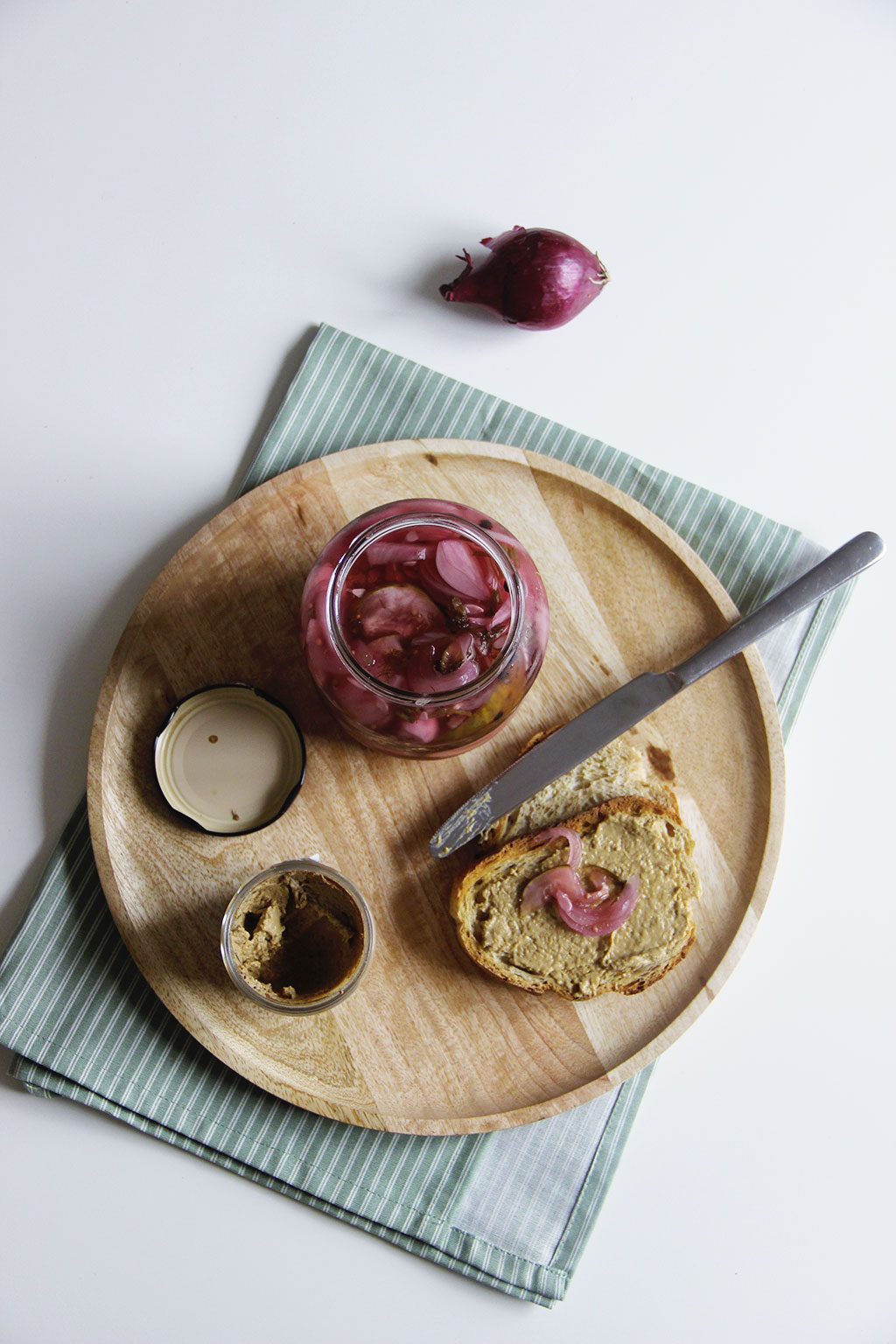 Pickles de concombre et oignon rouge - Not parisienne