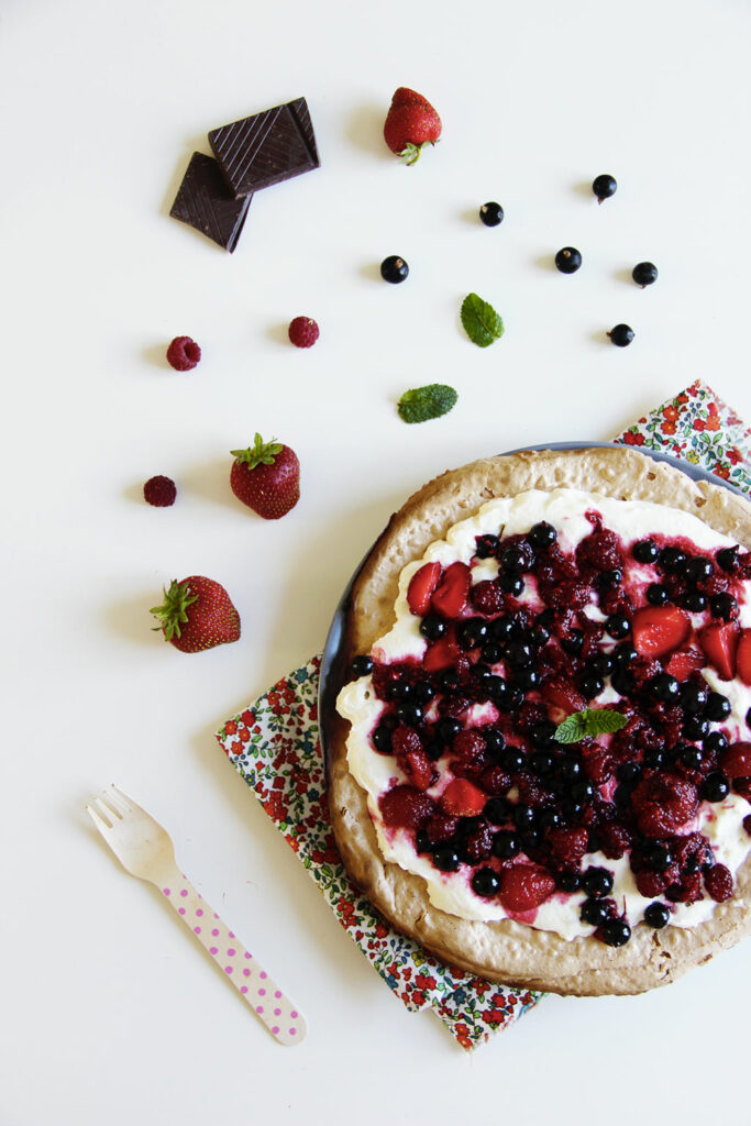 Pavlova au chocolat et fruits rouges - Not parisienne