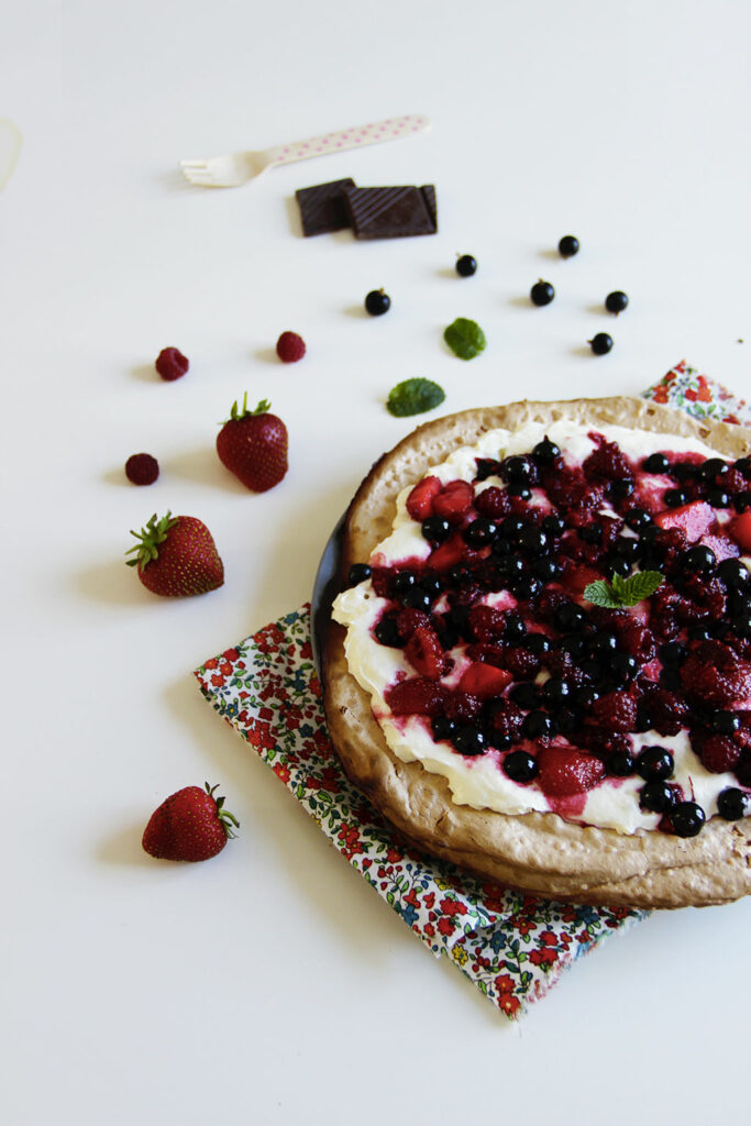 Pavlova au chocolat et fruits rouges - Not parisienne